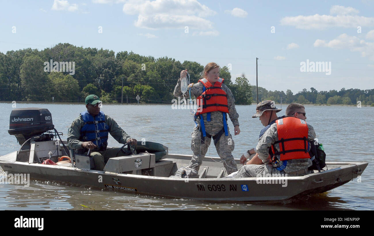 Members of the 113th Military Police Company, Mississippi Army National ...