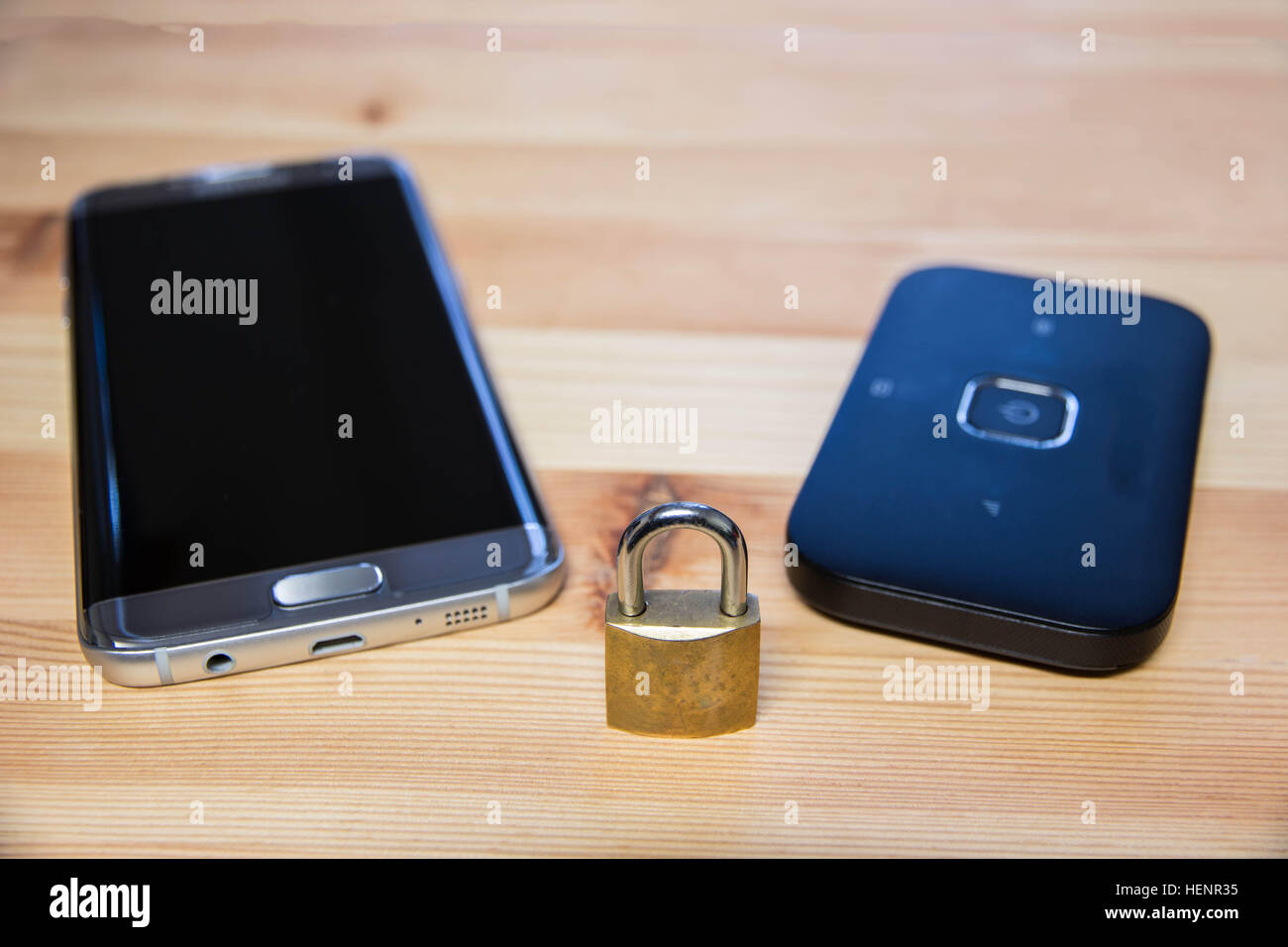 Share connection hi-res stock photography and images - Alamy