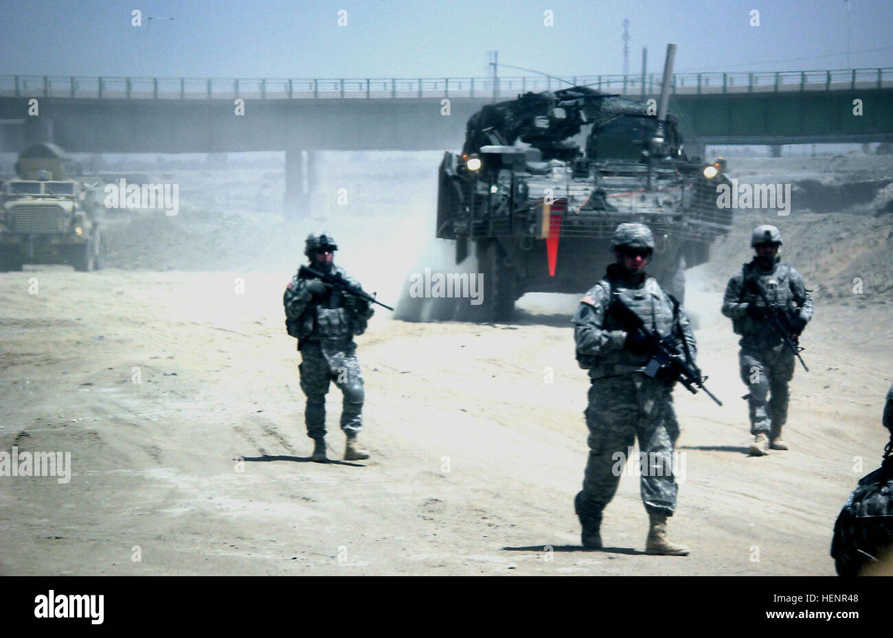Soldiers assigned to Battery B "Bulldogs," 2nd Battalion, 11th Field ...