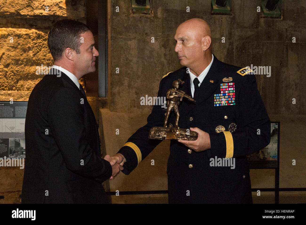 Chief staff army presents hi-res stock photography and images - Alamy