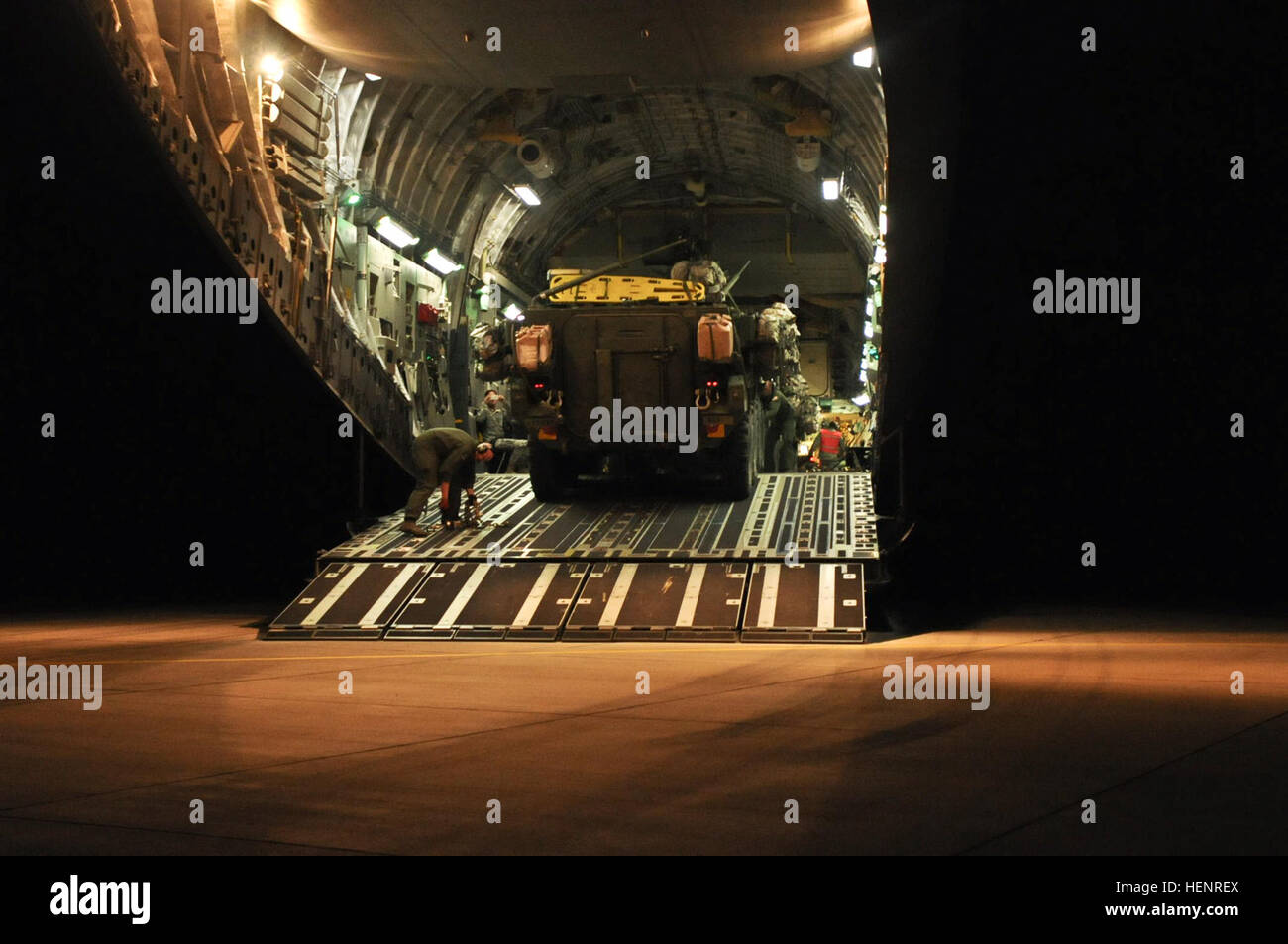 Aircrew on a C-17 Globemaster III help troops assigned to 3rd platoon ...