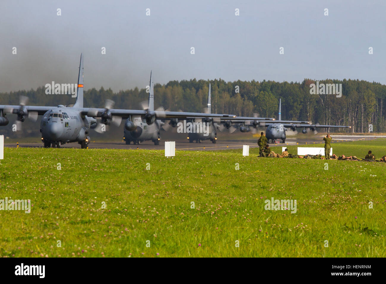 Italian folgore paratroopers brigade hi-res stock photography and ...