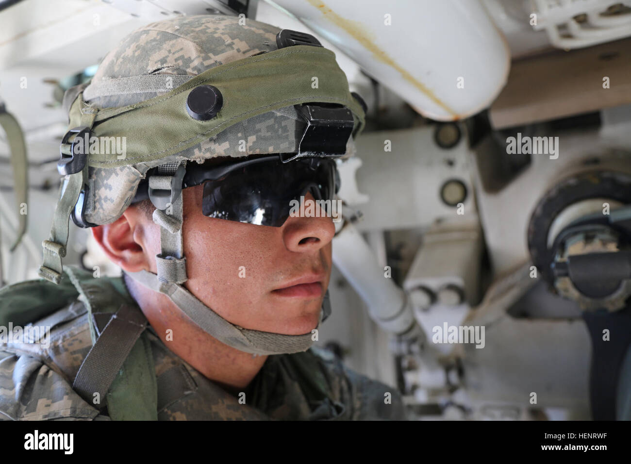 U.S. Army Soldiers from Alpha Battery, 2nd Battalion 29th Field ...