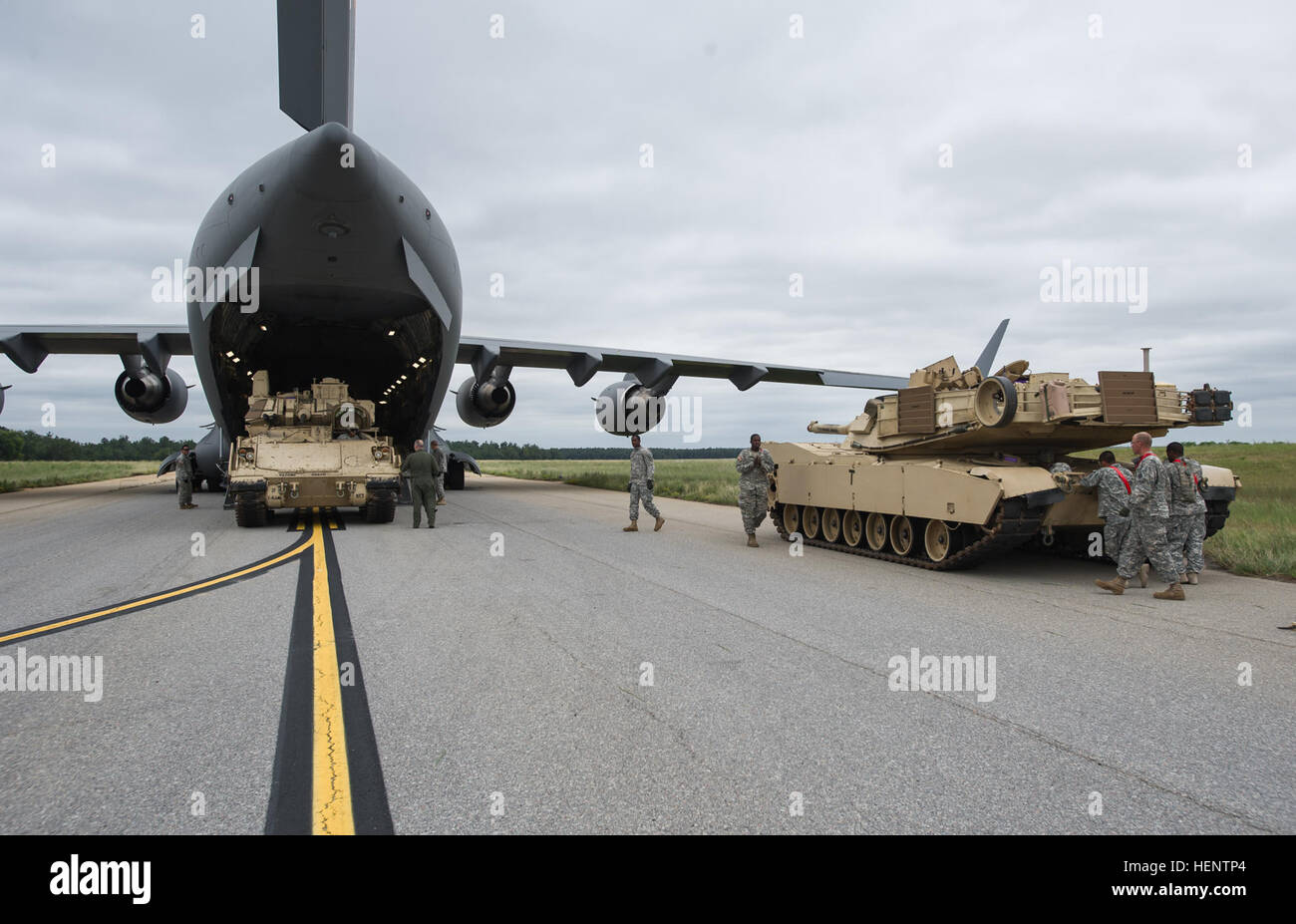 A M2A3 Bradley Infantry Fighting Vehicle from the 1st Battalion, 64th ...