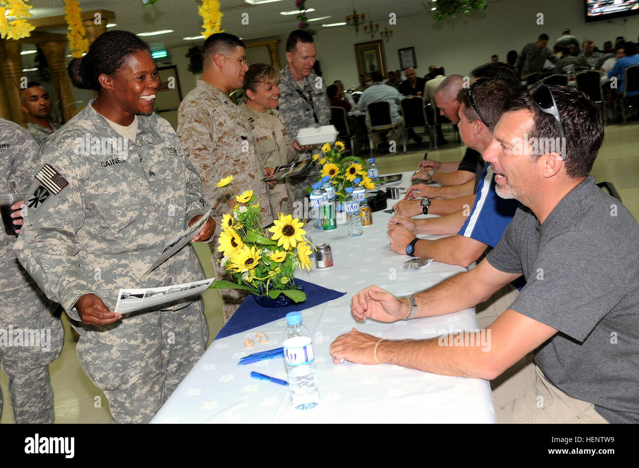 Baseball legends greet troops in qatar hi-res stock photography and ...