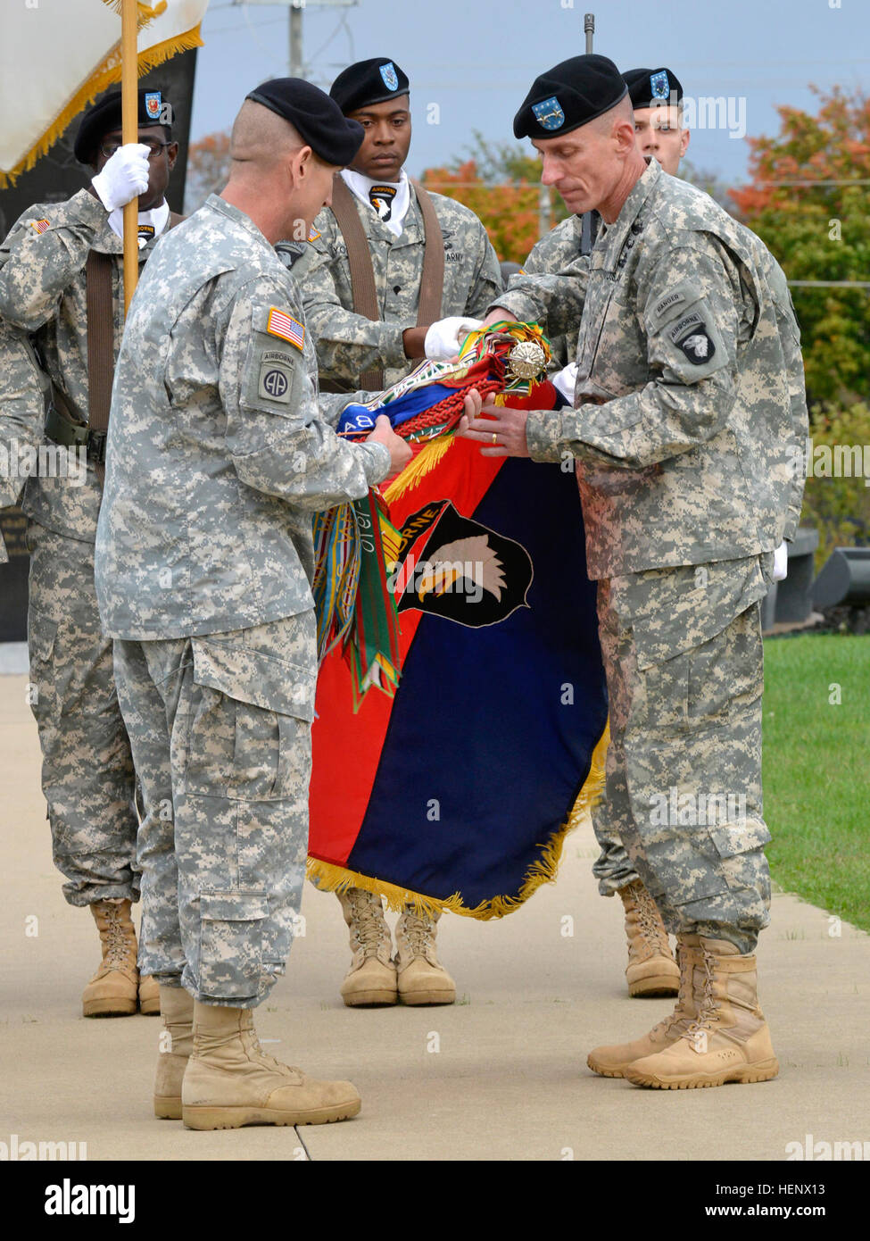 Commanding General Of The 101st Airborne Division And Fort Campbell ...