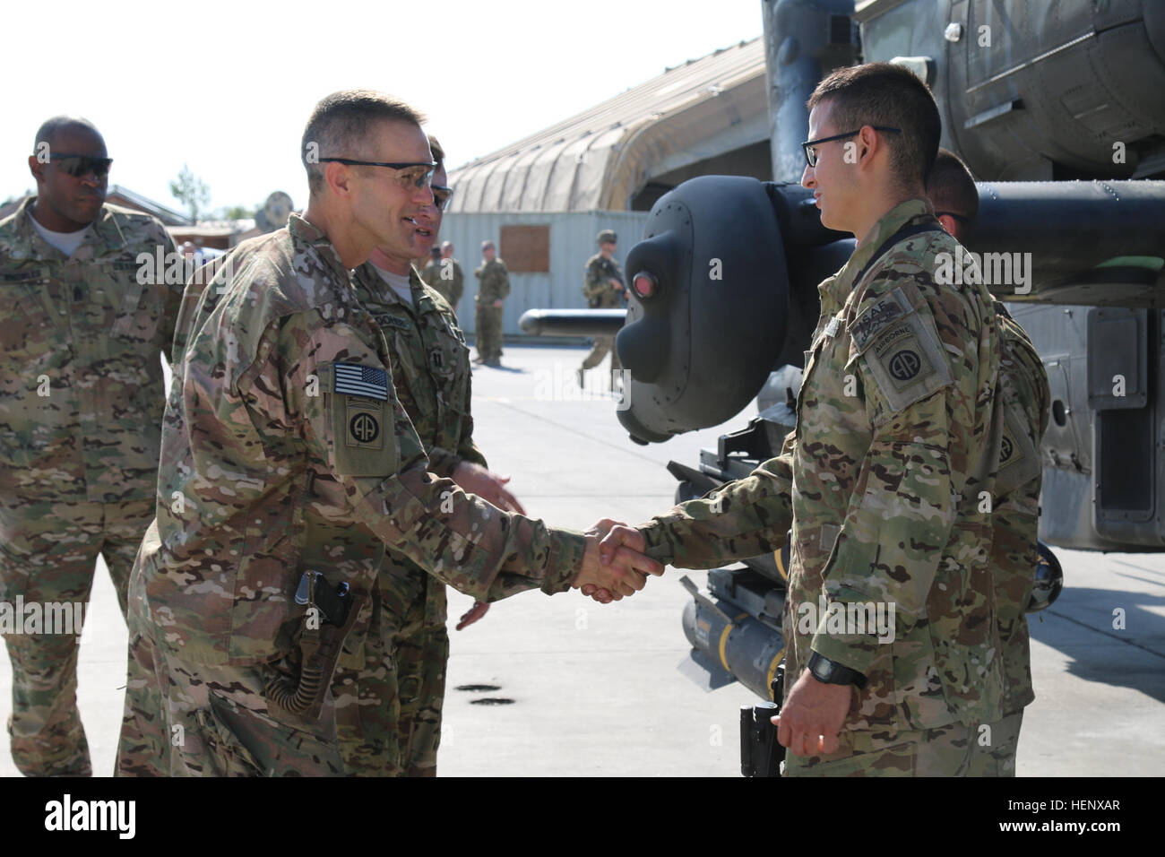 82nd airborne commander visits hi-res stock photography and images - Alamy