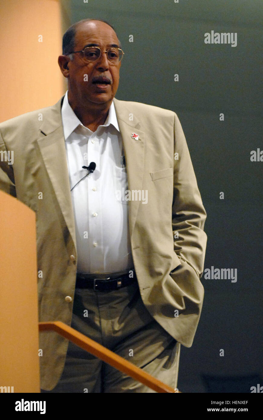 Lt. Gen. (Ret.) Russel L. Honoré addresses a crowd of Army Reserve ...