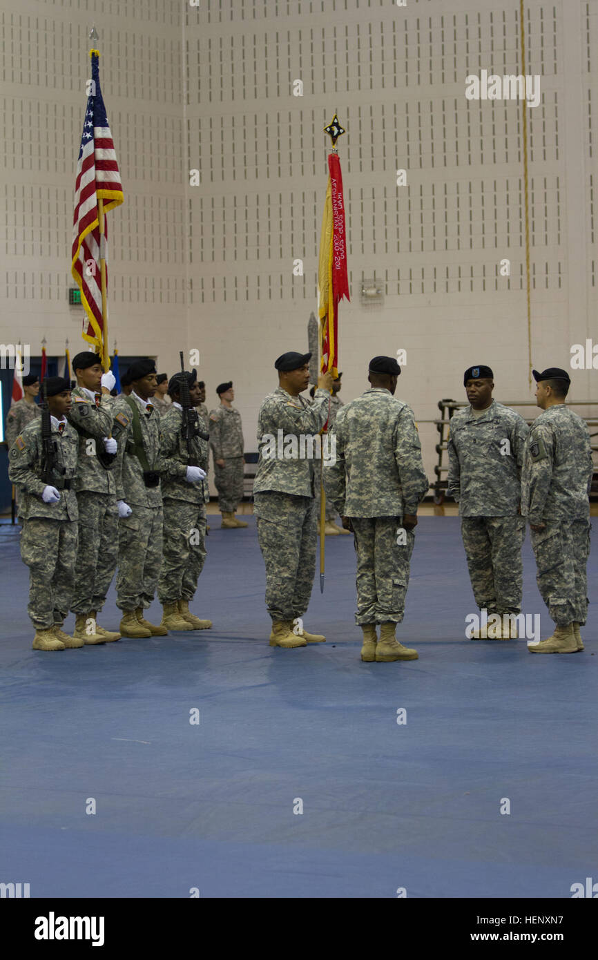 Soldiers from the 101st Special Troops Battalion, 101st Sustainment ...