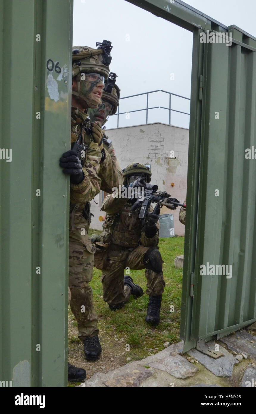 Royal Danish soldiers of Alpha Company, 3rd Reconnaissance Battalion ...