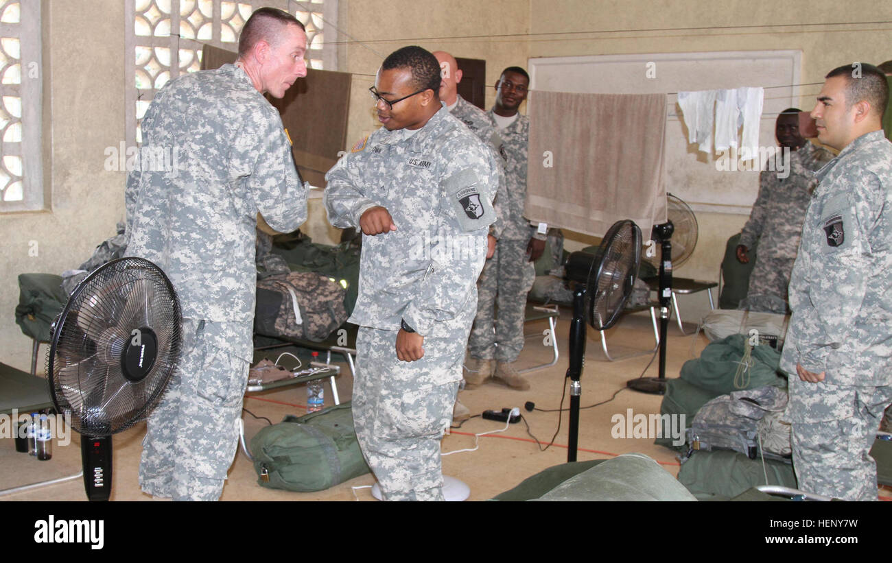 Maj. Gen. Gary Volesky, left, the Joint Forces Command – United ...