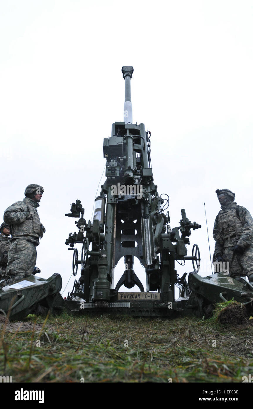 Dragoon troopers assigned to Charlie Battery, Field Artillery Squadron ...