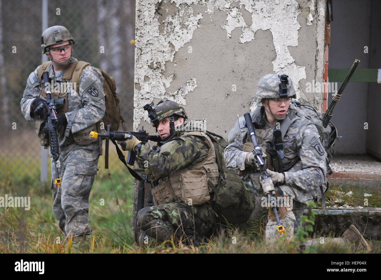 (From left to right) A U.S. Soldier with 131st Military Working Dog ...