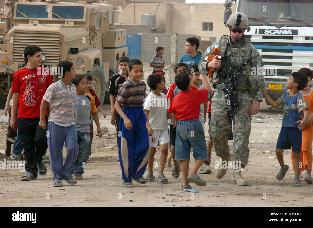 Soldier with iraqi children hi-res stock photography and images - Alamy