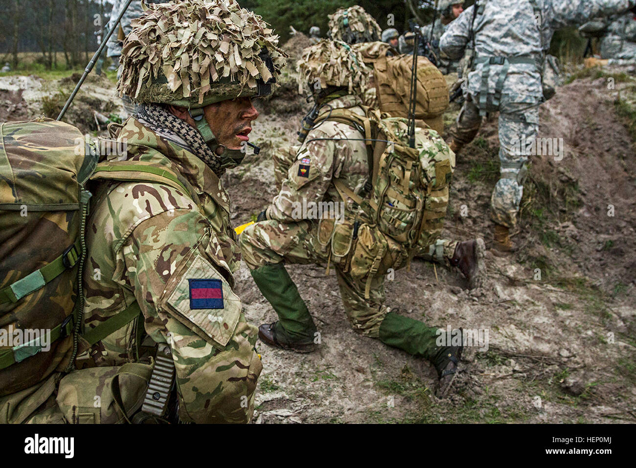 British soldiers with Queens Company, Grenadier Guards, team up with U ...