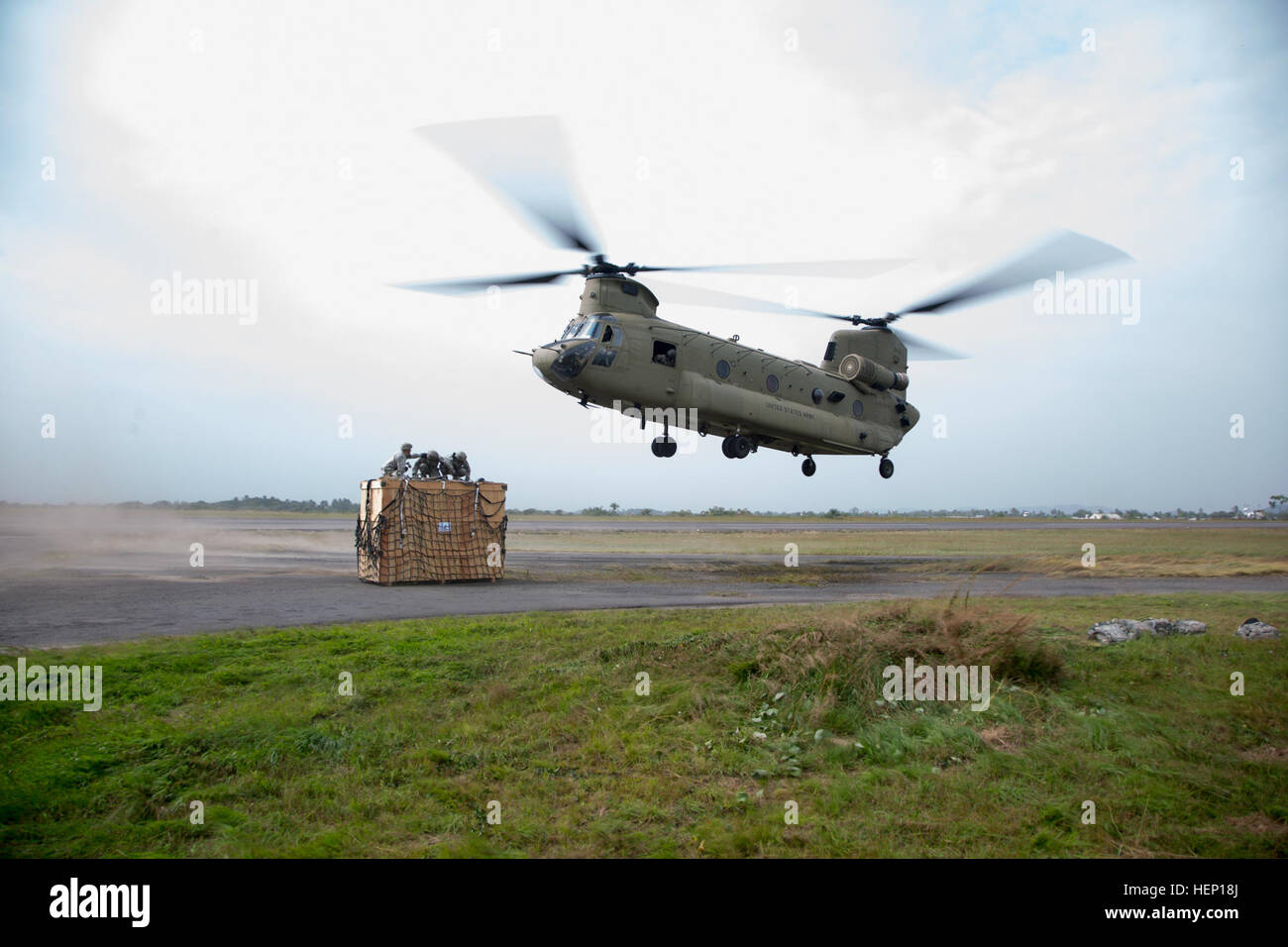 A CH-47 Chinook helicopter with Task Force Iron Knights approaches ...
