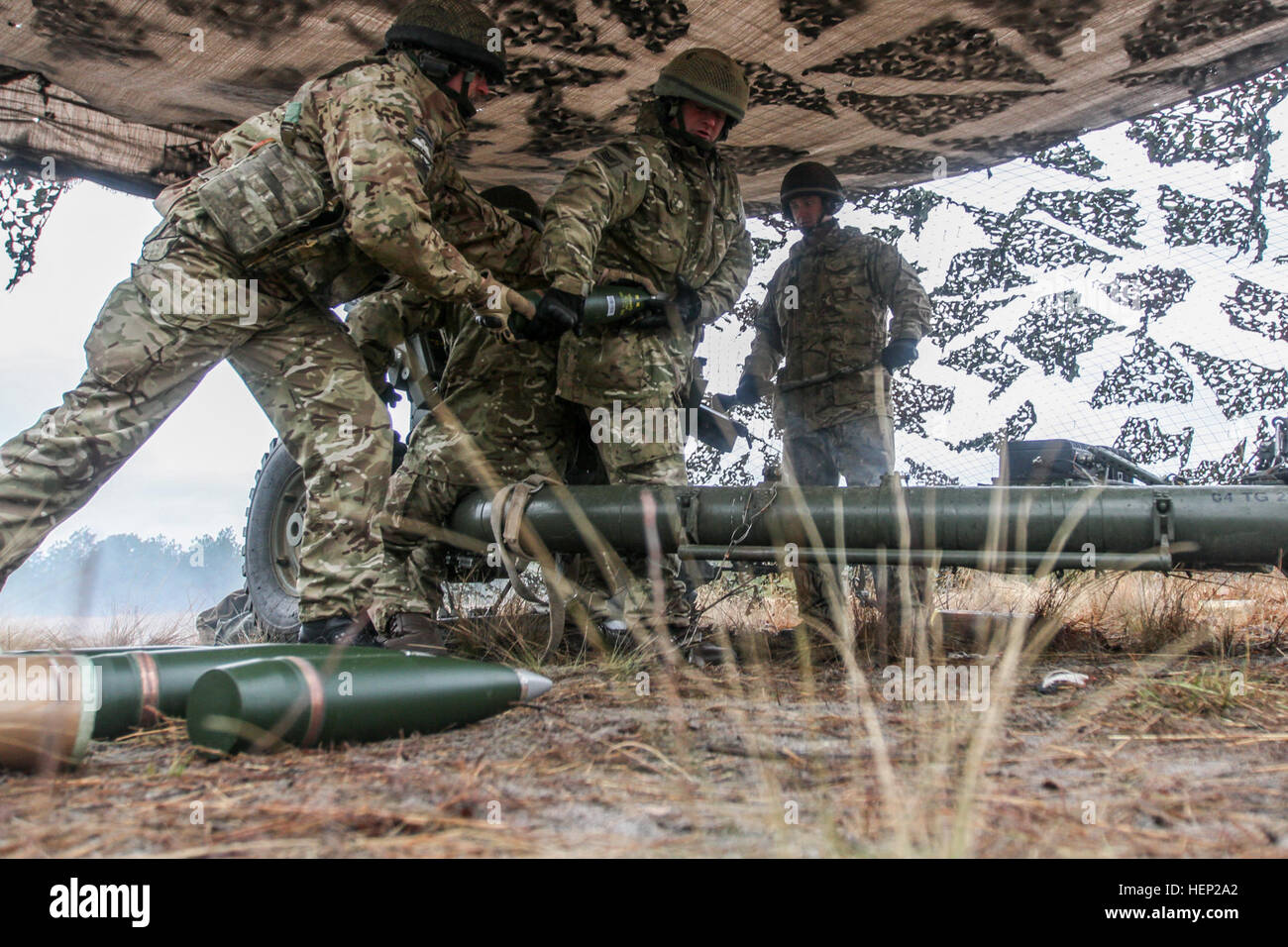 Artillerymen of the British army’s 7th Parachute Royal Horse Artillery ...