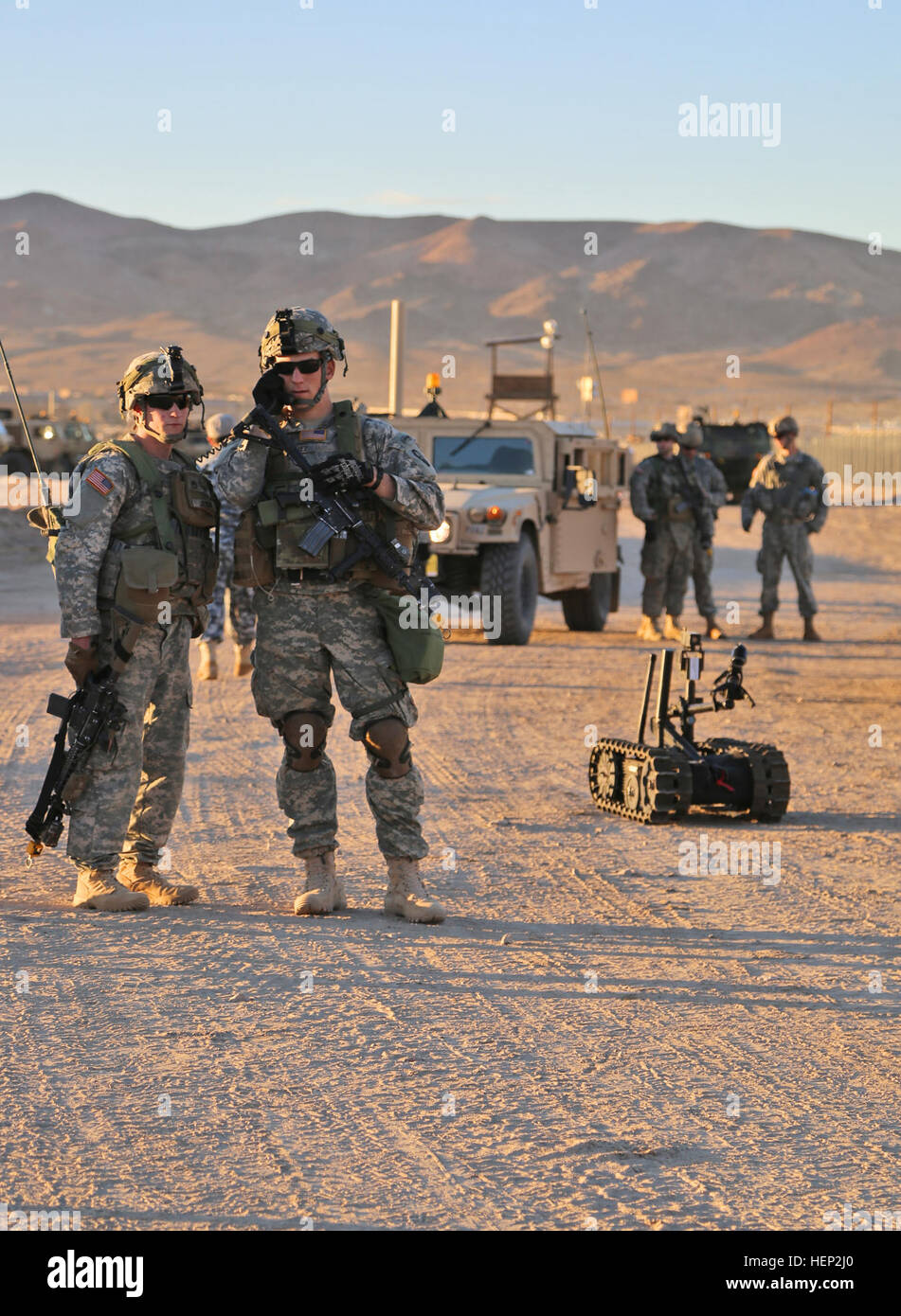 U.S. Army Soldiers from the 716th Explosive Ordnance Disposal (EOD ...