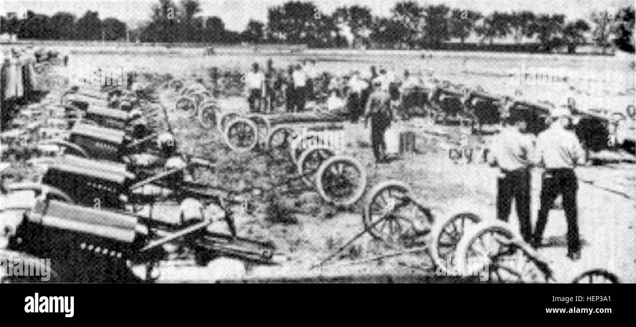 Soldiers at Camp Crane in 1917 assemble ambulance chassis on the ...