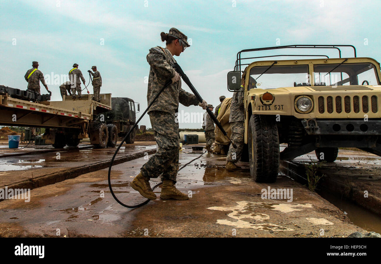 Soldiers with the 129th Combat Sustainment Support Battalion, 101st ...