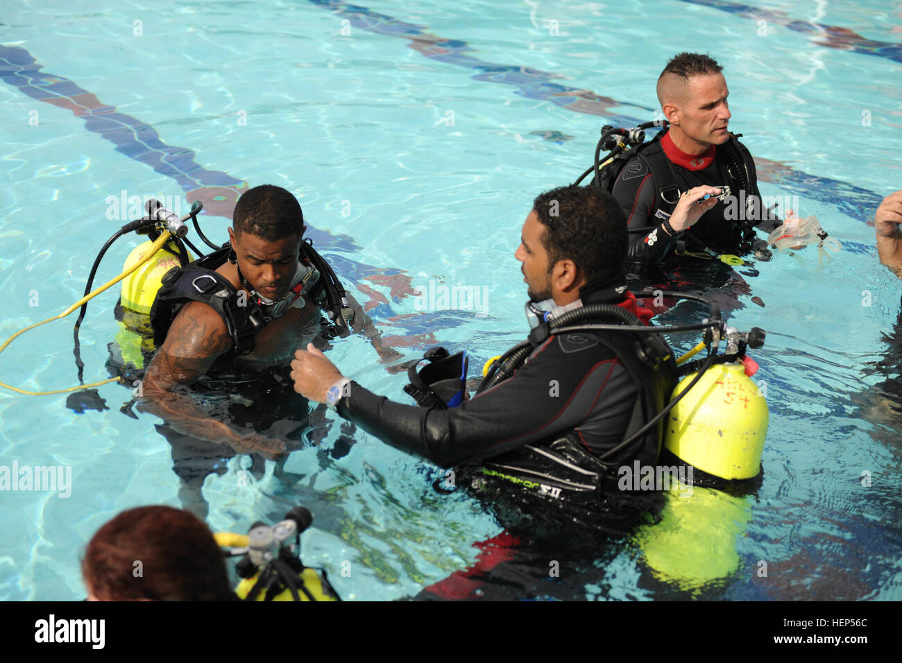 Soldiers and airmen receive instruction on basic scuba diving ...