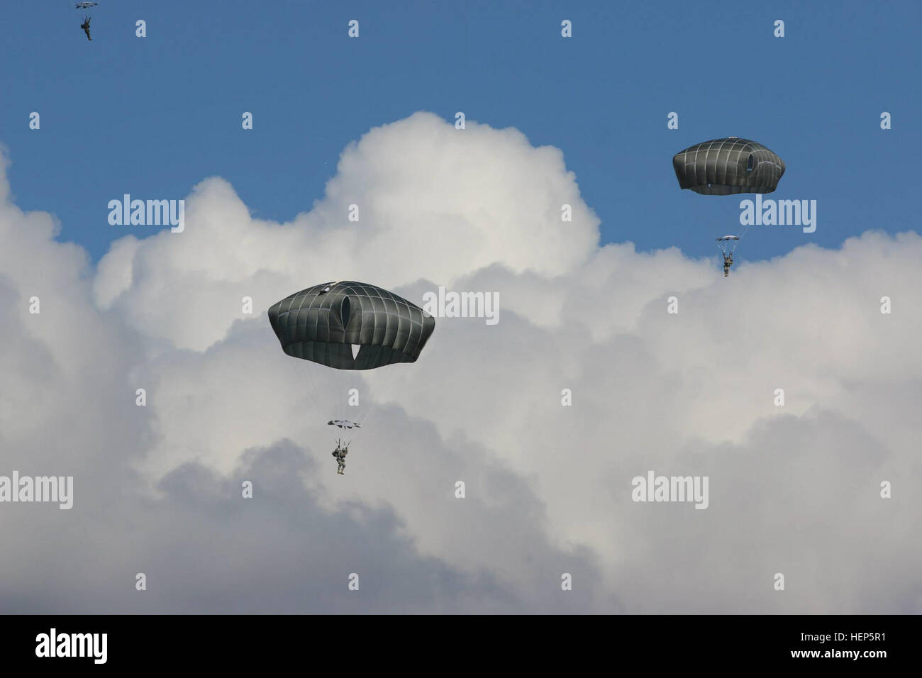 Paratroopers with the 4th Brigade Combat Team (Airborne), 25th Infantry ...