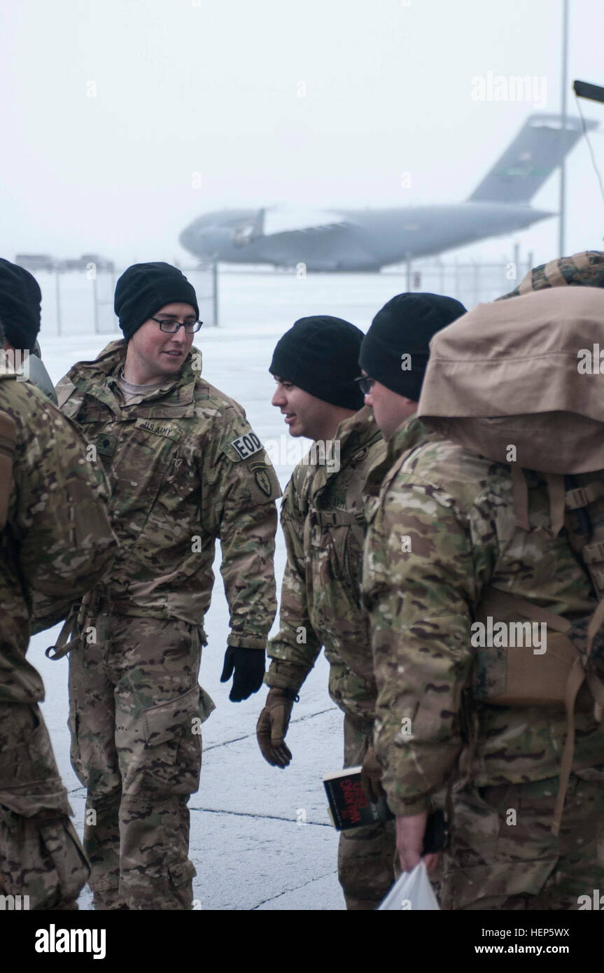 Paratroopers assigned to the 716th Explosive Ordnance Disposal ...