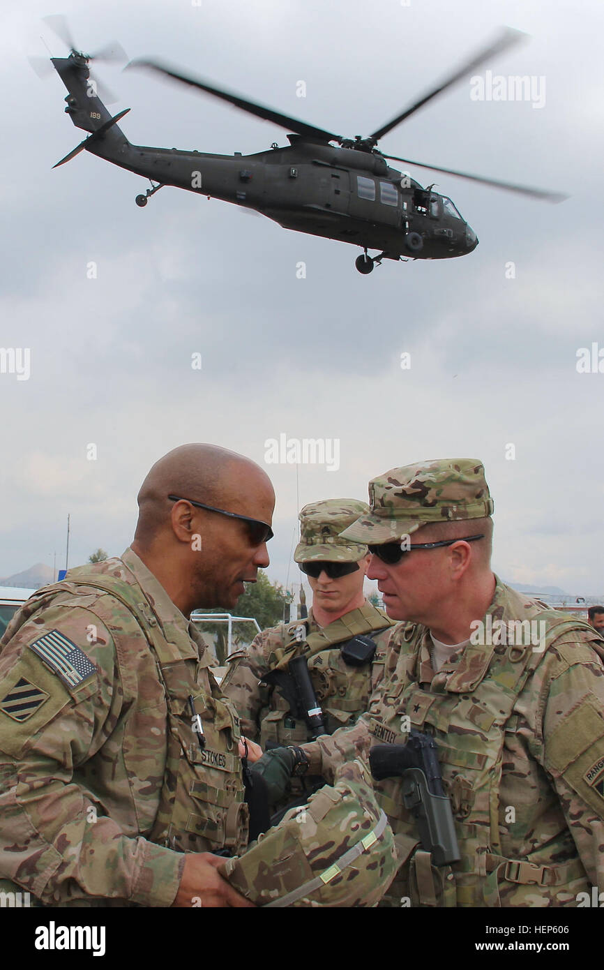 U s army capt christopher commander hi-res stock photography and images ...