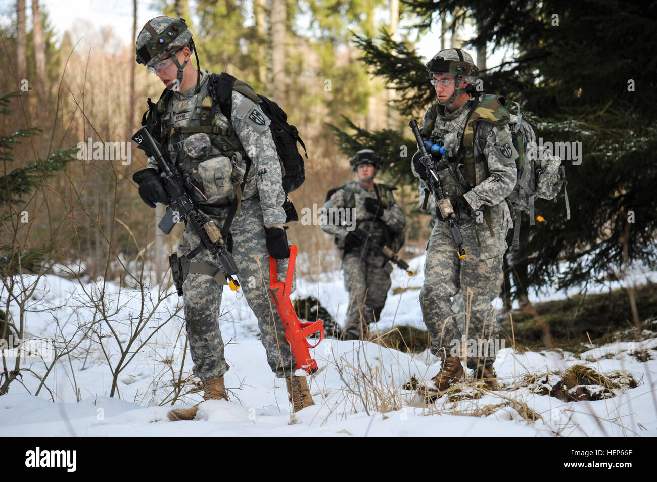 U.S. Army Soldiers, assigned to 709th Military Police Battalion ...