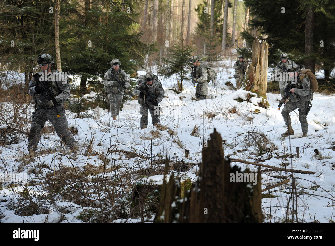 U.S. Army Soldiers, assigned to 709th Military Police Battalion ...
