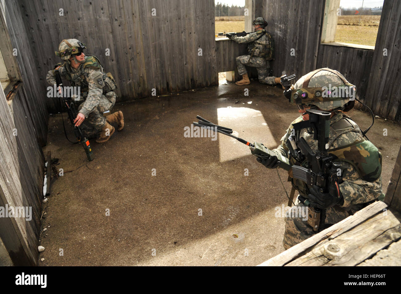 U.S. Army Soldiers, assigned to 709th Military Police Battalion ...