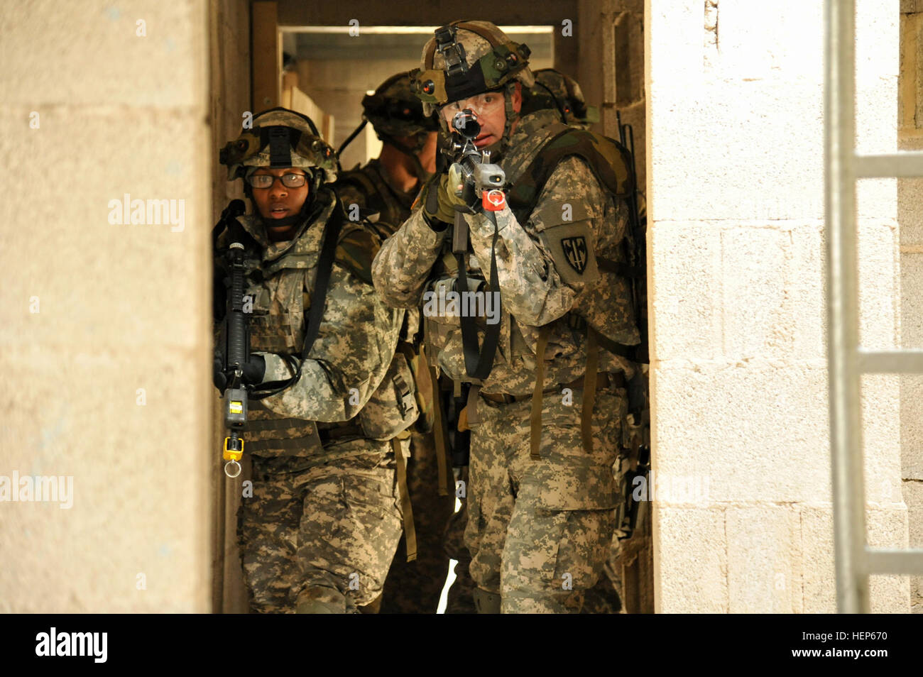 U.S. Army Soldiers, assigned to 709th Military Police Battalion ...