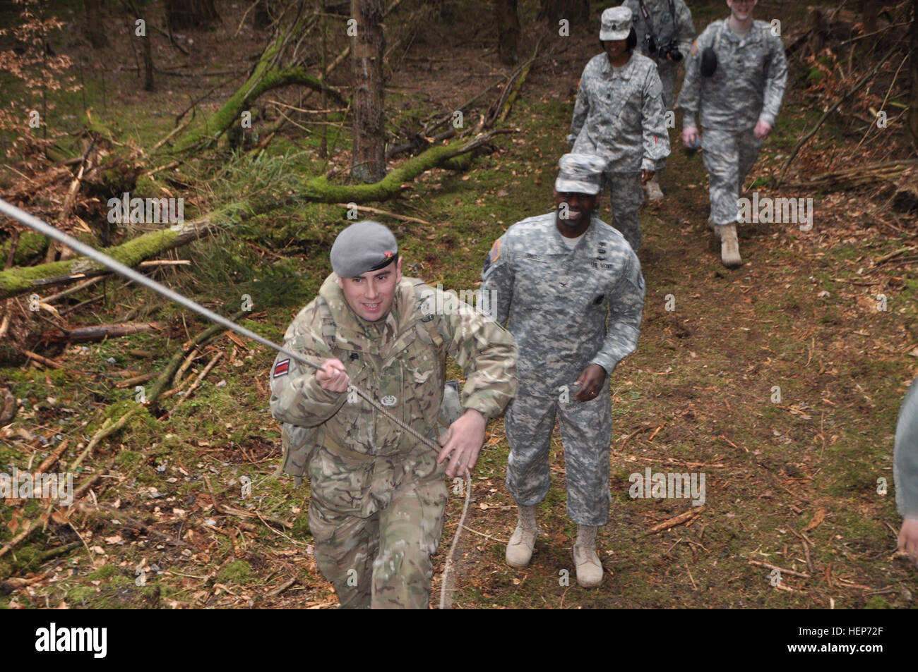 A senior enlisted advisor from the United Kingdom's 1st Armoured ...