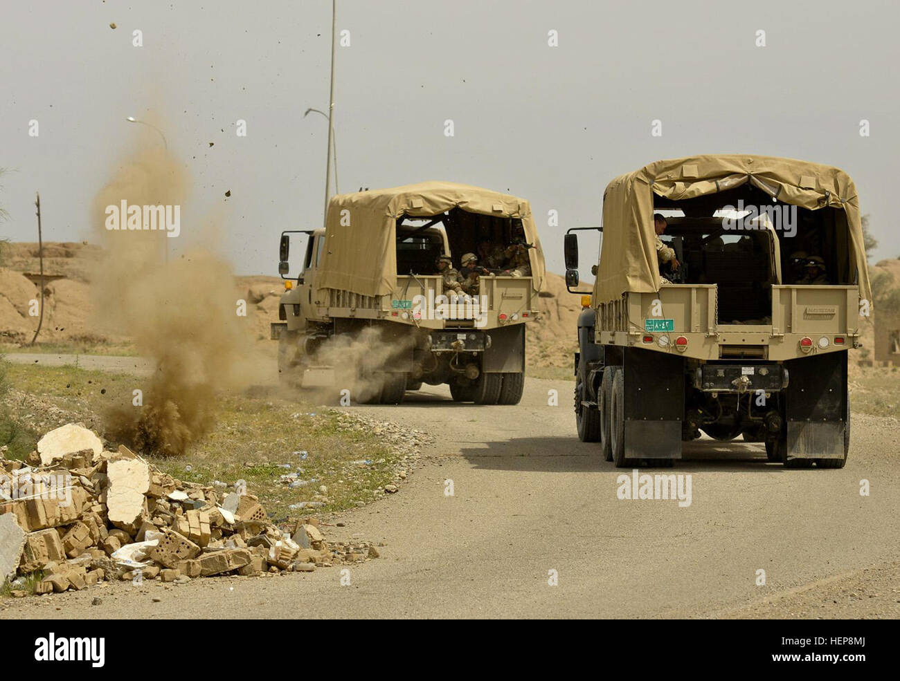 Iraqi army soldiers assigned to 4th Battalion, 21st Brigade, 5th IA ...