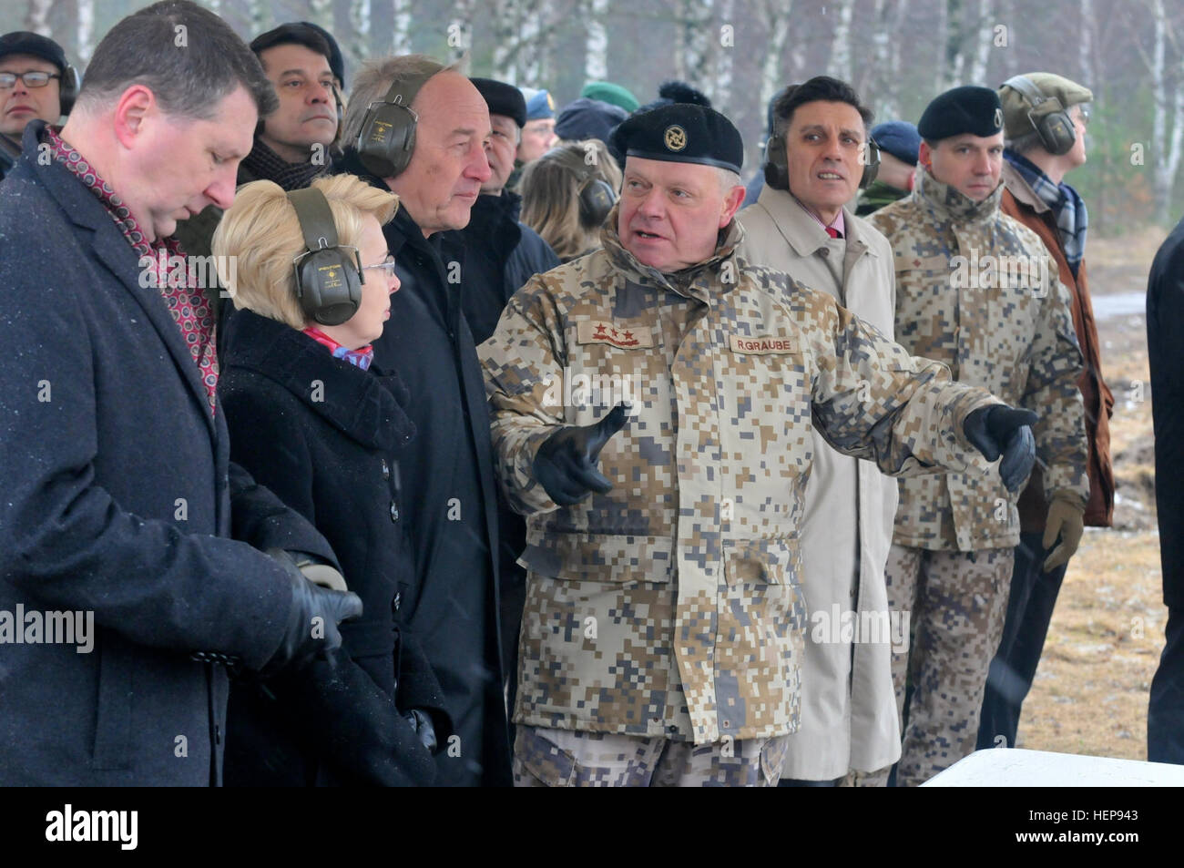 Troopers from Bravo Battery, Field Artillery Squadron, 2nd Cavalry ...