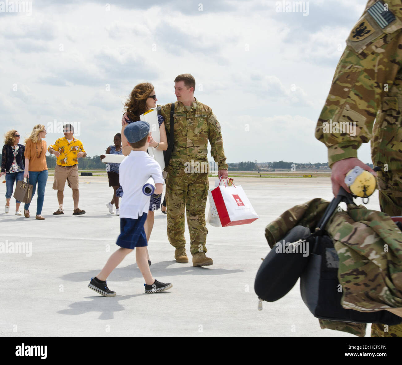 Chief Warrant Officer 4 Jason Boren walks with wife, Tiffany, after ...