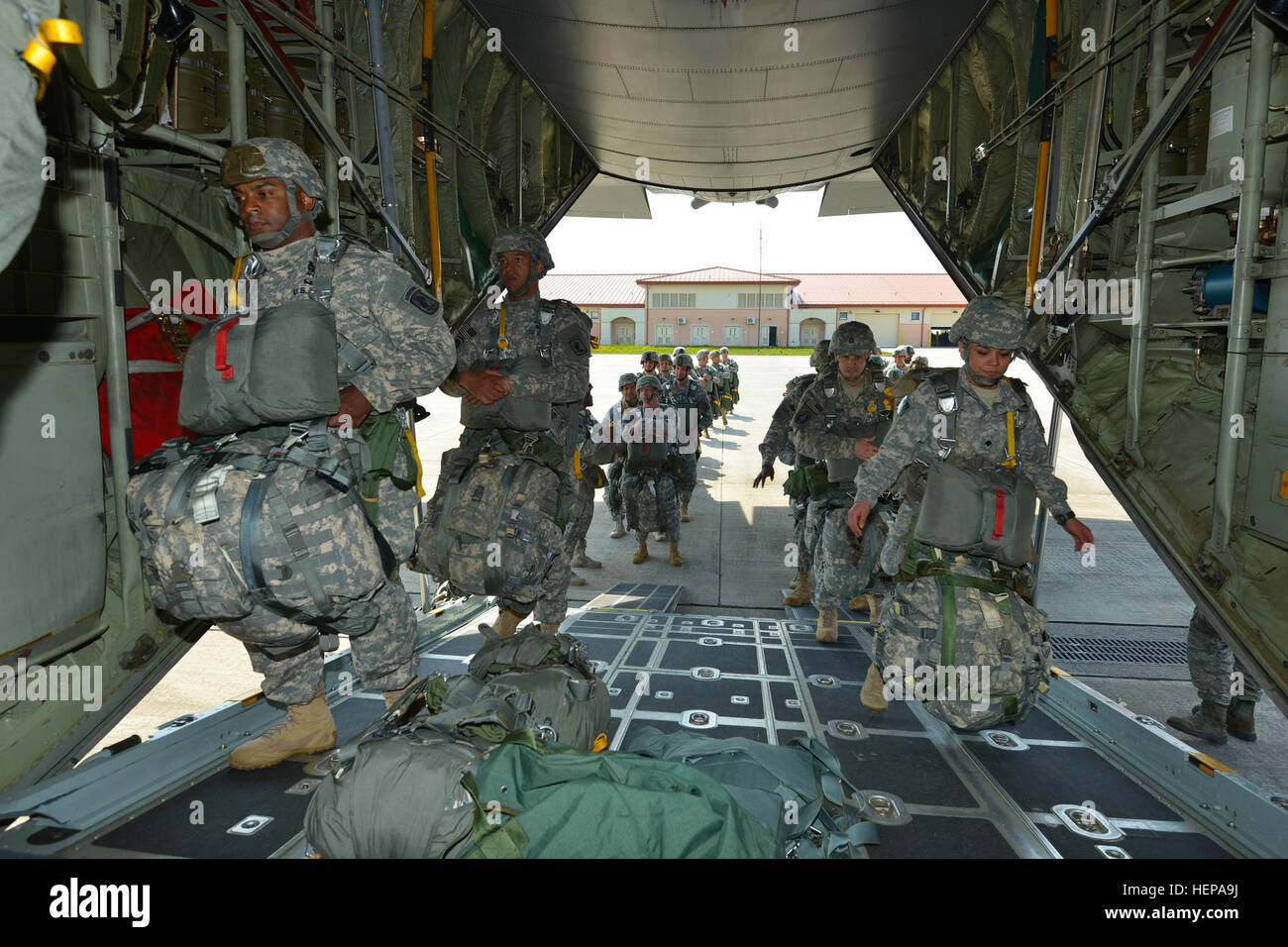 U.S. Army paratroopers assigned to the 173rd Airborne Brigade Special ...