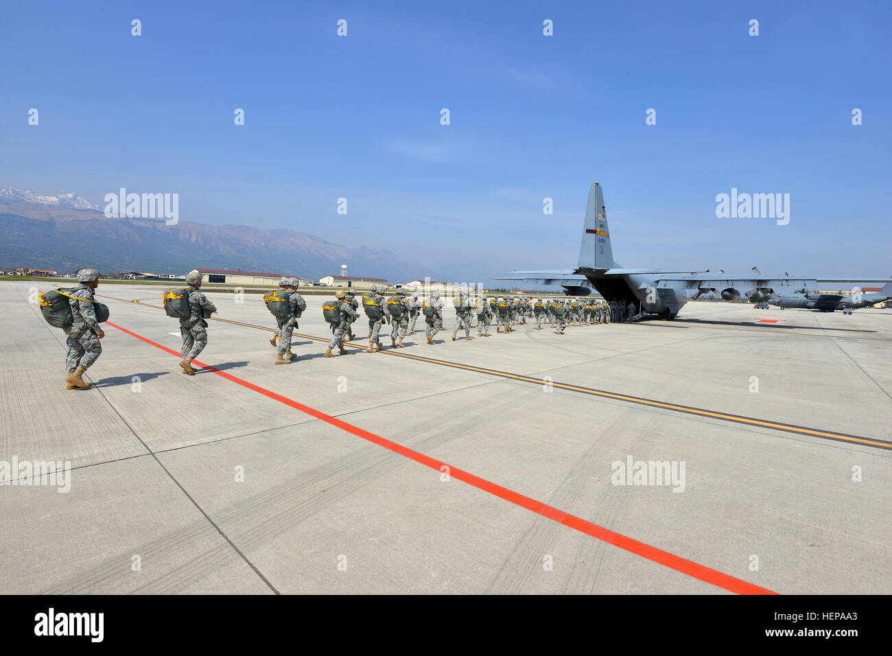 U.S. Army paratroopers assigned to the 173rd Airborne Brigade Special ...