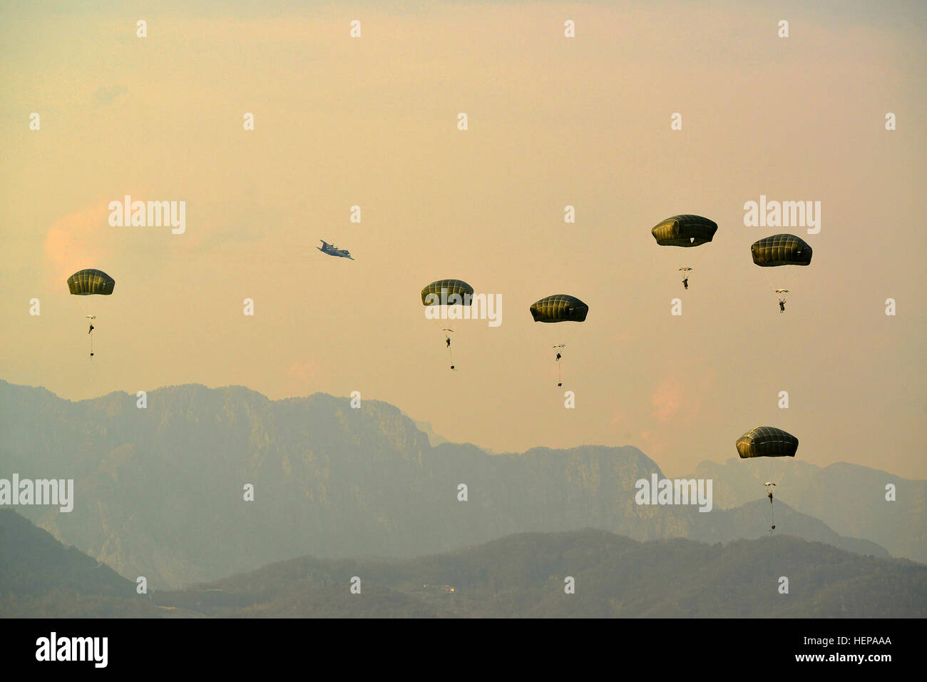 U.S. Army paratroopers assigned to the 173rd Airborne Brigade Special ...