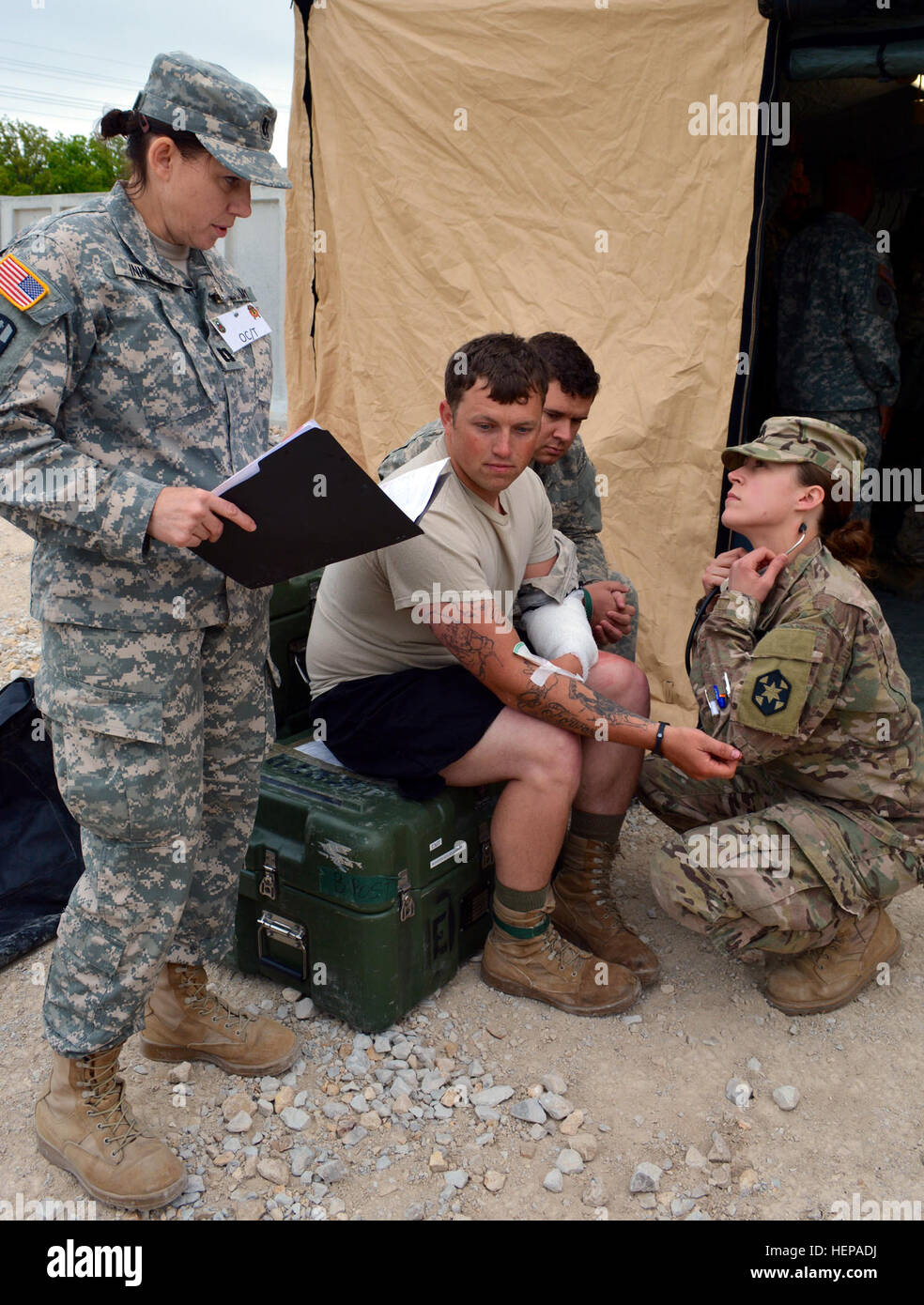 Soldiers assigned to the U.S. Army Reserves 402nd Forward Surgical Team ...