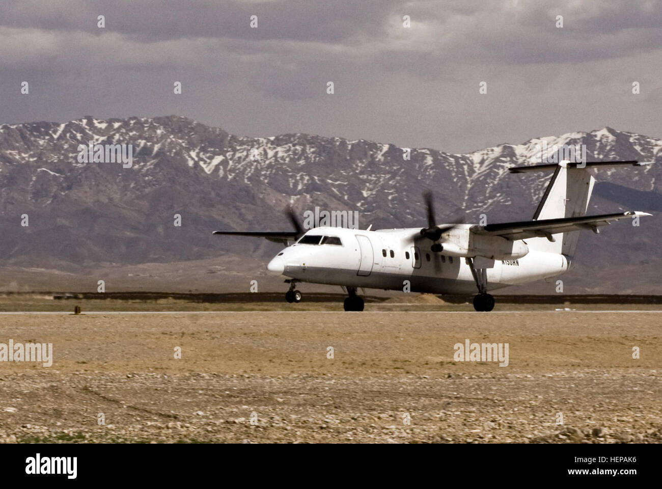 Soldiers assigned to Fox Company F, 2nd Battalion, 10th Combat Aviation ...