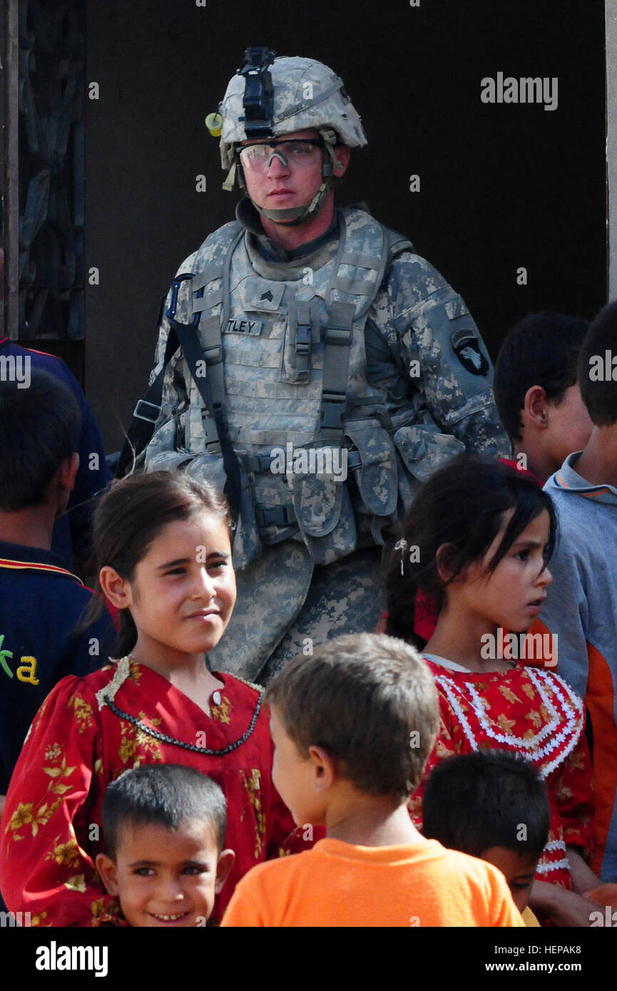 Soldier from the 2nd Battalion, 320th Field Artillery Regiment, 1st BCT ...