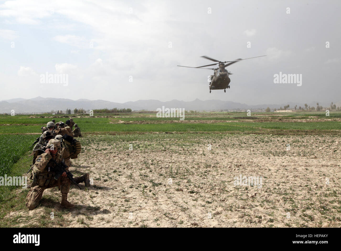 U.S. Army soldiers with 1st Battalion, 6th Field Artillery Regiment ...