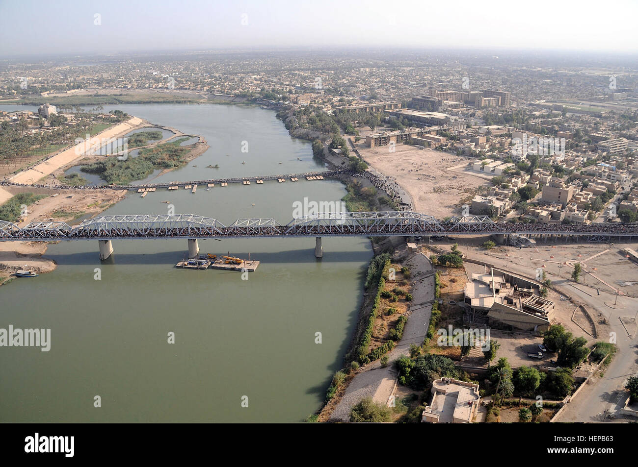 Hundreds of thousands of Shiites make their way across the newly ...
