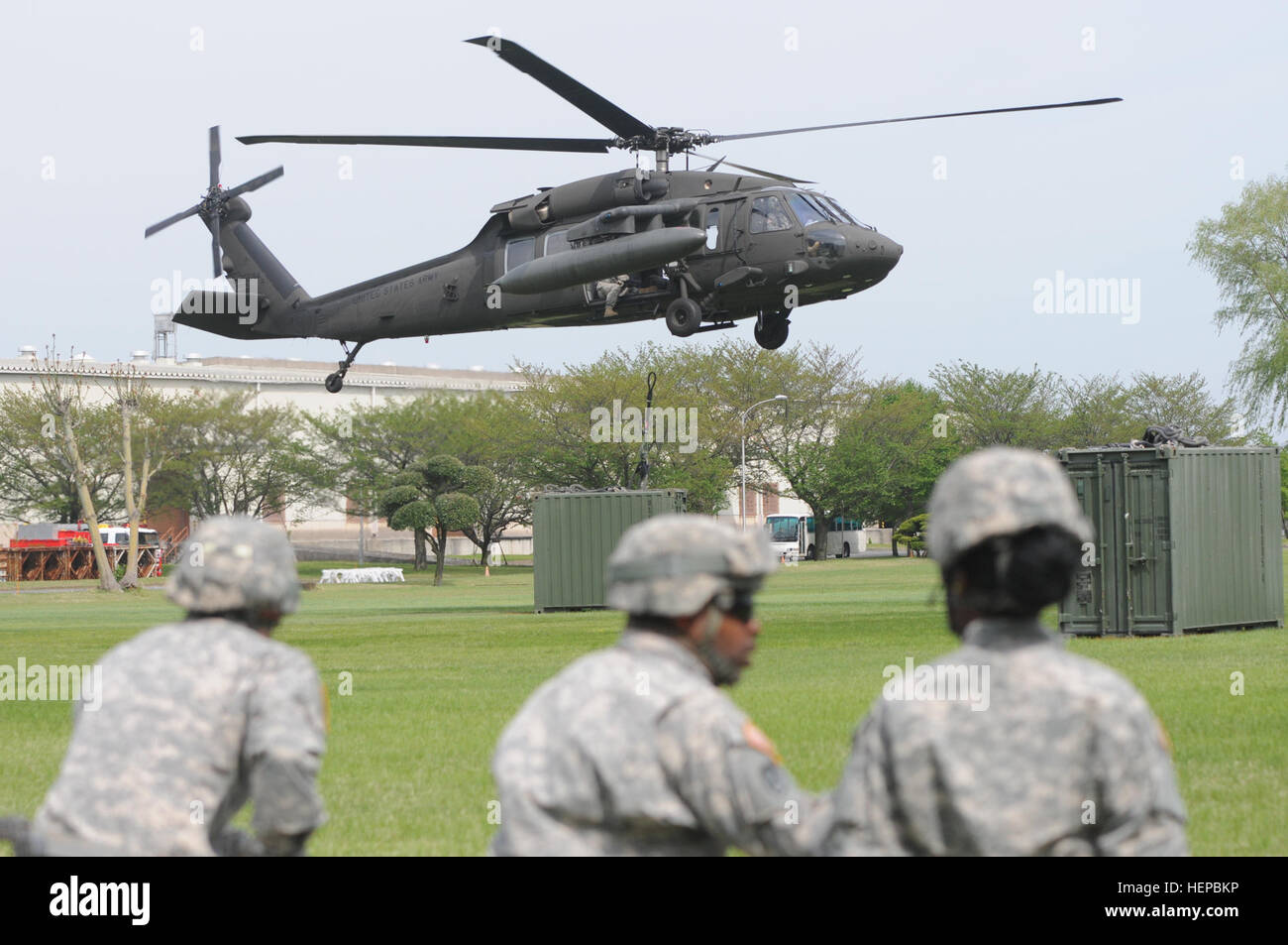 A UH-60L Black Hawk from U.S. Army Aviation Battalion Japan delivers a ...