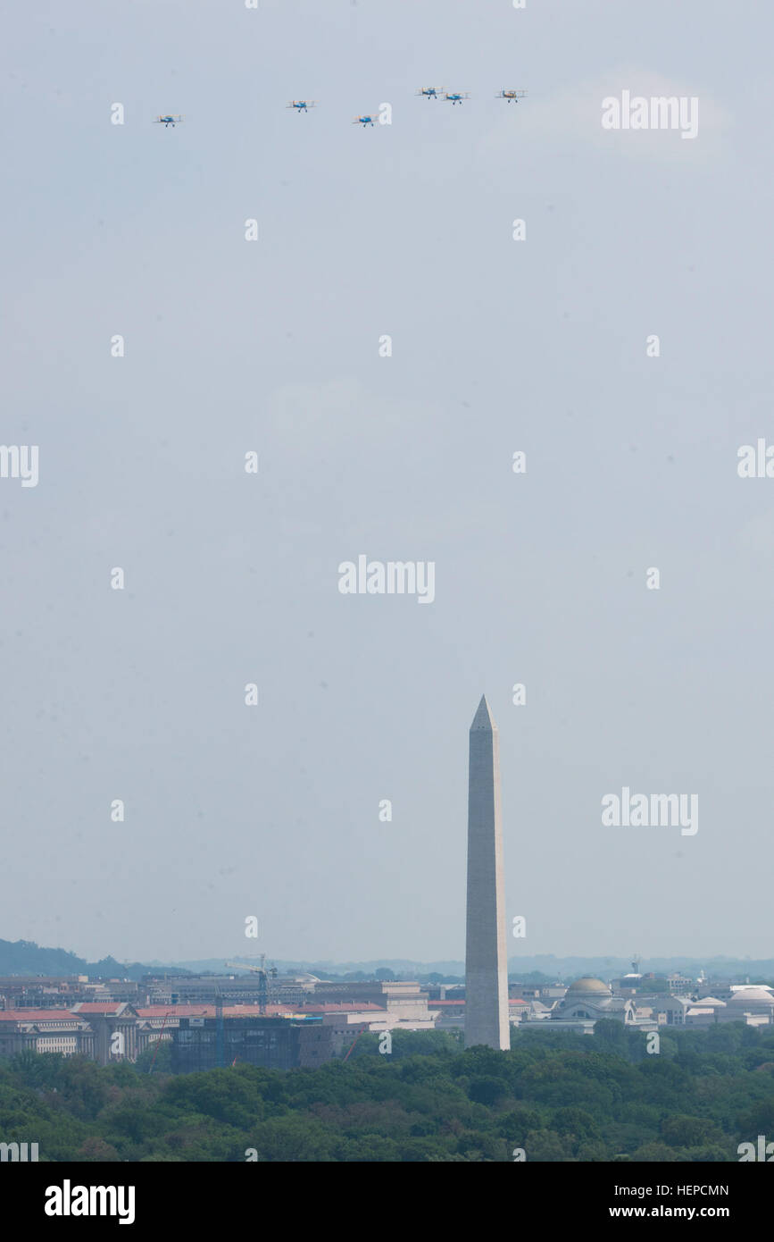 World War II era planes fly over Washington, D.C., on the anniversary ...