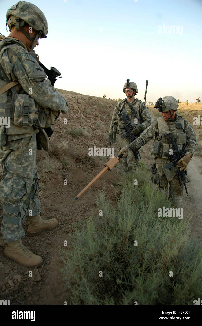 U.S. Army Soldiers from Mortar Platoon, Alpha Company, Task Force 1-35 ...