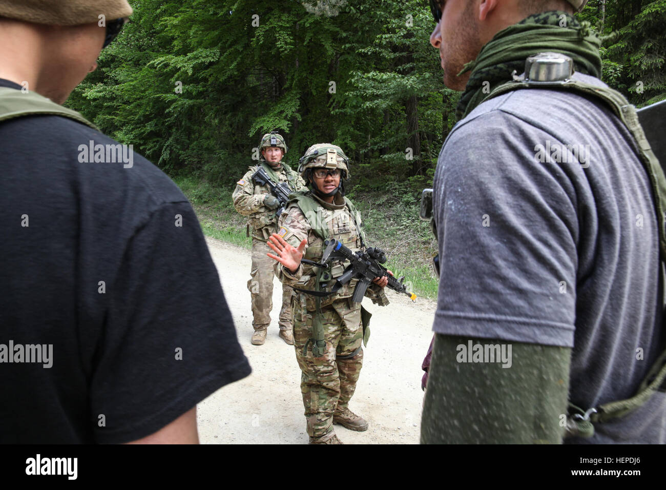 Crowd of armored soldiers hi-res stock photography and images - Alamy