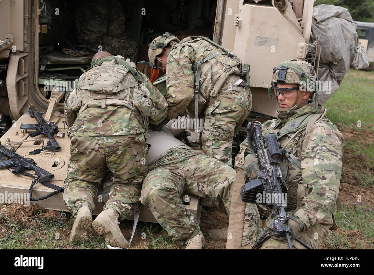 U.S. Soldiers of 10th Brigade Engineer Battalion, 1st Brigade Combat ...