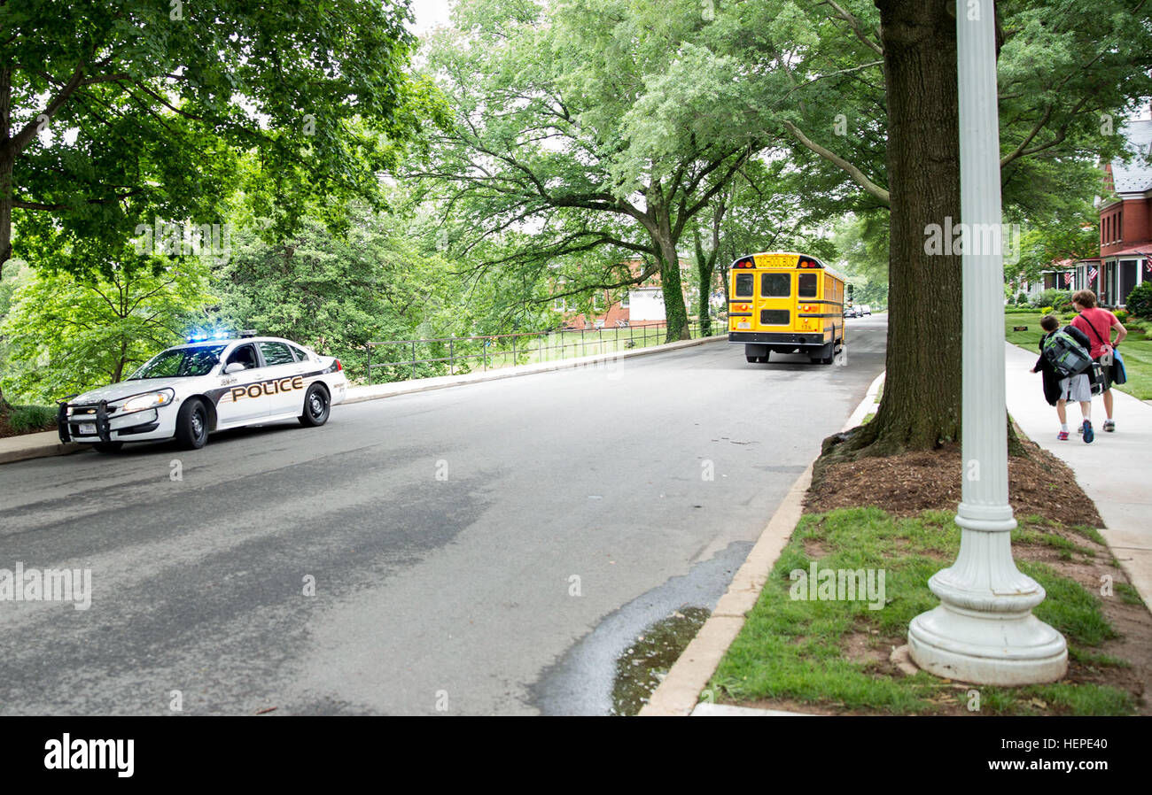 School bus drop off hi-res stock photography and images - Alamy